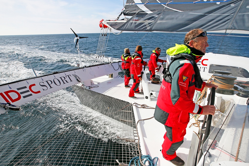 El maxi trimarán IDEC SPORT a por el récord en la Ruta del ...