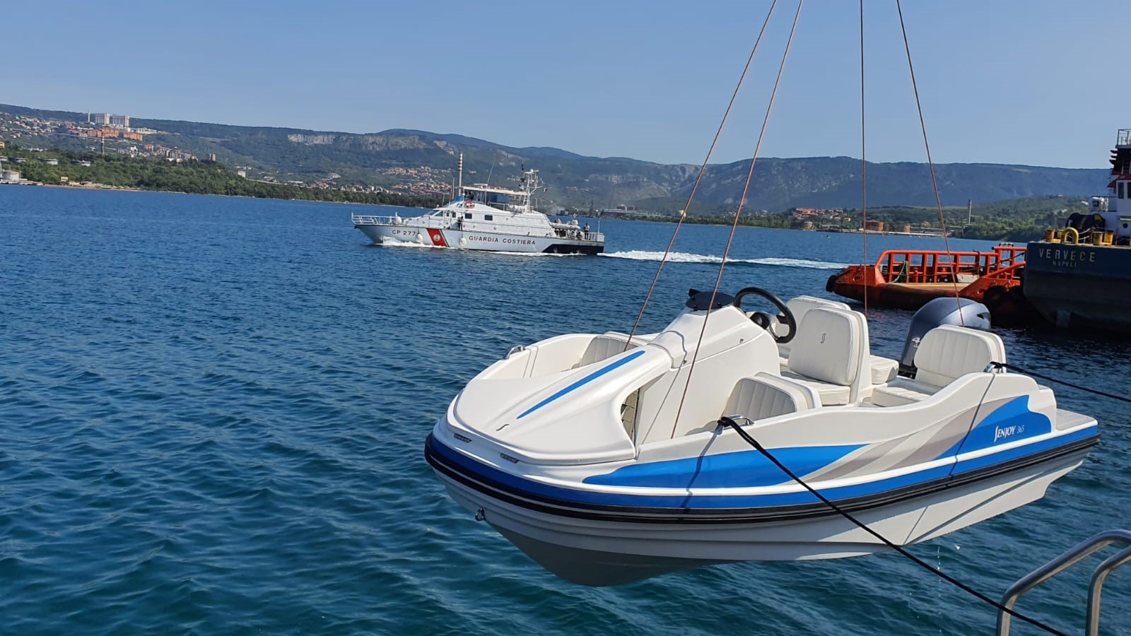 Senjoy 365. Como una moto acuática pero…¡para cinco! – Panorama Náutico