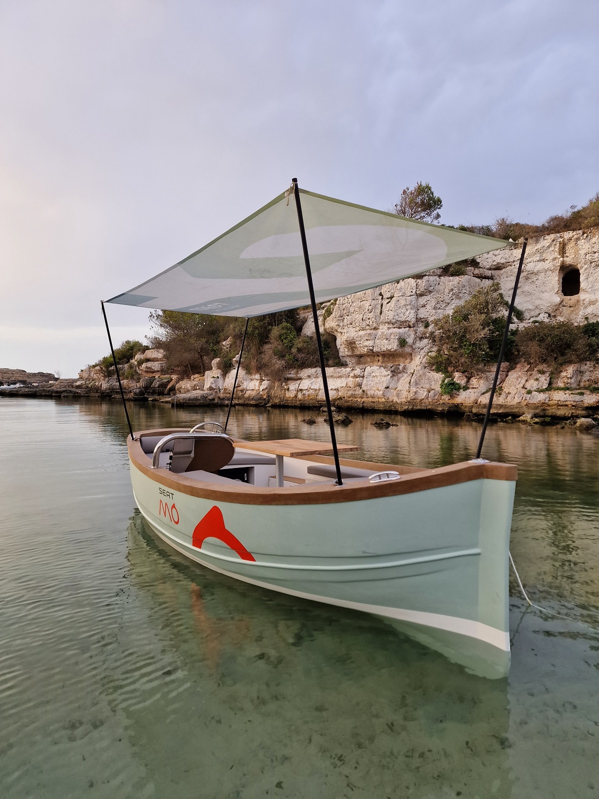 Llega al Salón de Barcelona el barquito eléctrico Detective de reBot ...
